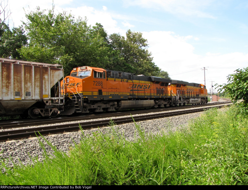 BNSF 7288 and 7100